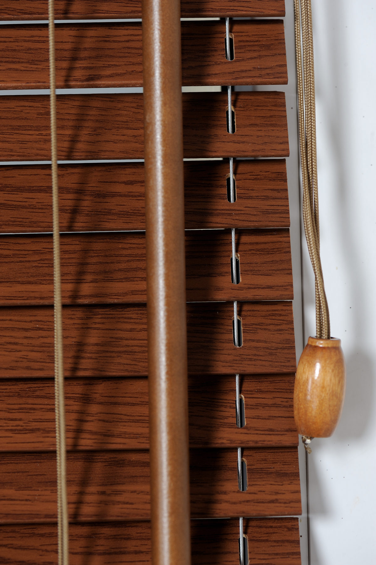 Jaluzele orizontale lemn